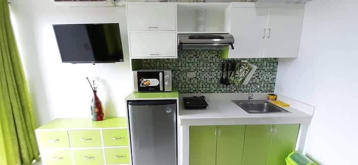 City Scape, Furnished Studio,wifi & Netflix - Bacólod