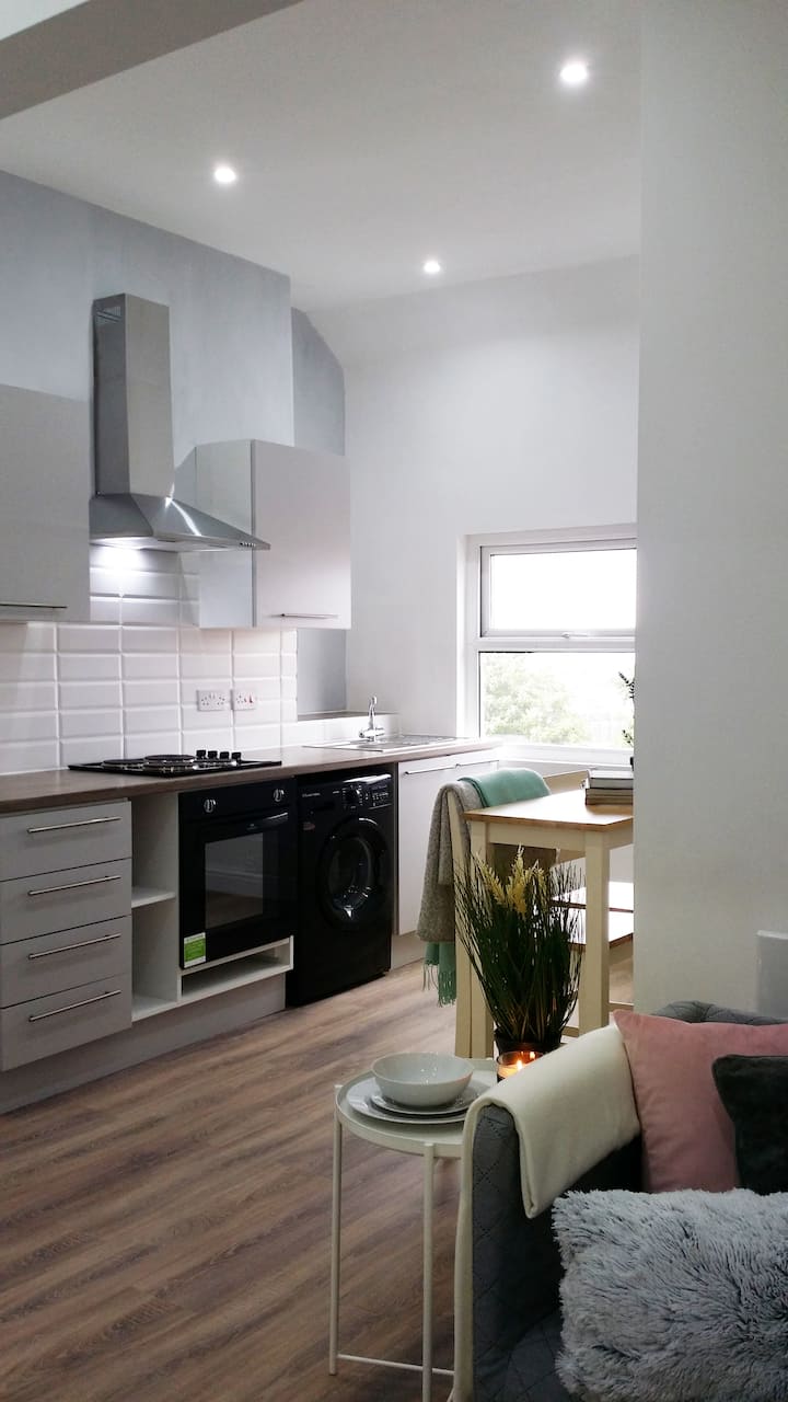 Smart Anfield Apartment, Close To Stadium. - 건지
