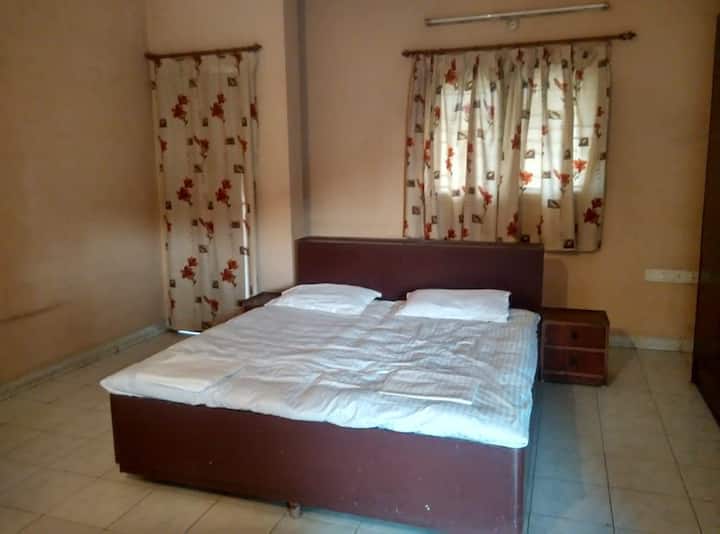 Spacious Room, Wifi , N A Beautiful Terrace Garden - Indore
