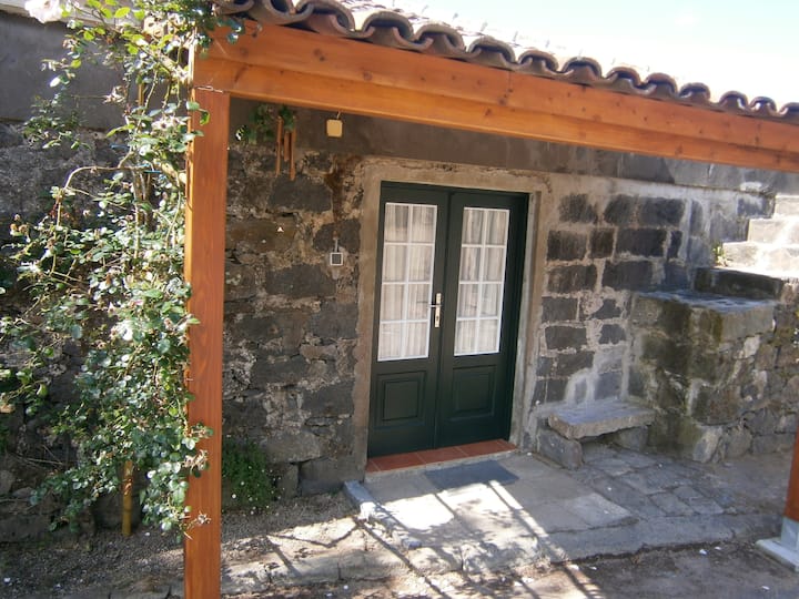 Casa De Pedra No Campo - Azores