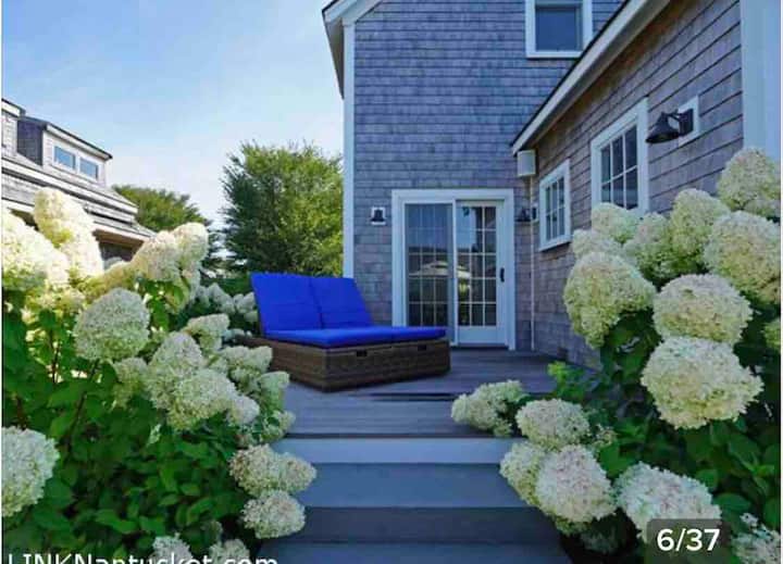 Mid Island Oasis 3 Bed/bath, Yard, Patio, Parking - Nantucket, MA