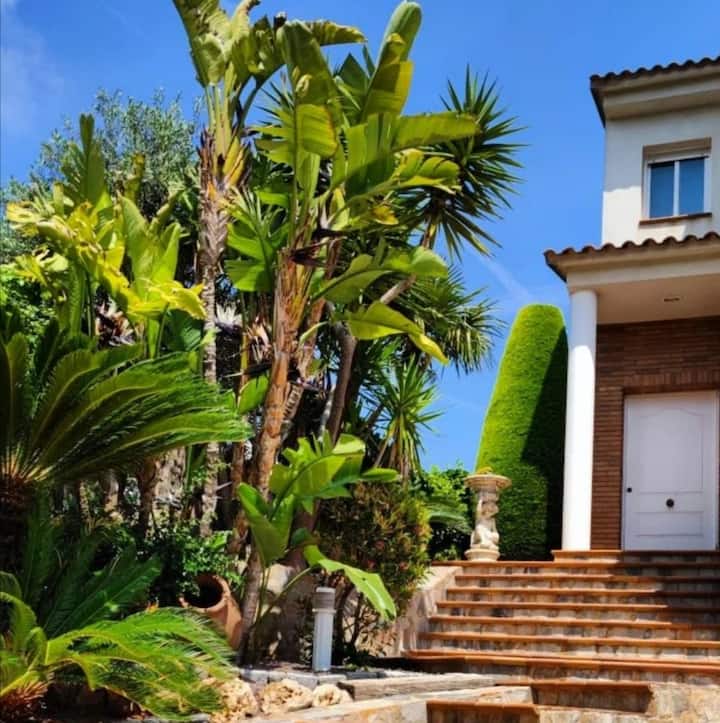 Villa Tito. 
Villa Privada Cerca De La Playa. - Cunit