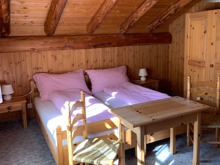 Gemütliches Dreibett-zimmer Im Chalet-stil - Klosters-Serneus