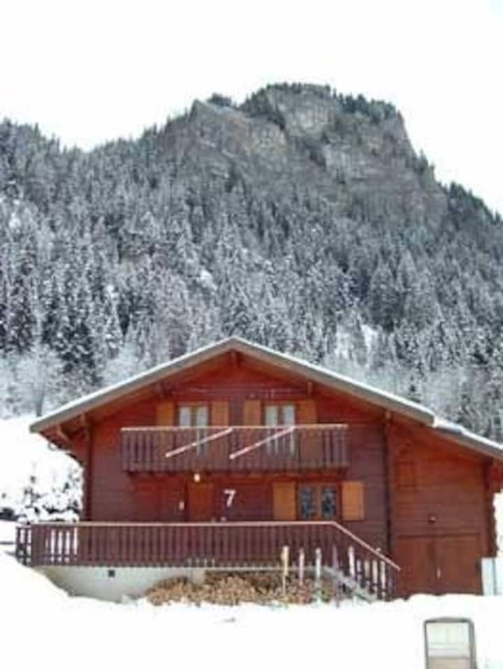 Cozy Chalet Near Châtel – Fireplace & Waterfall - Val-d'Illiez