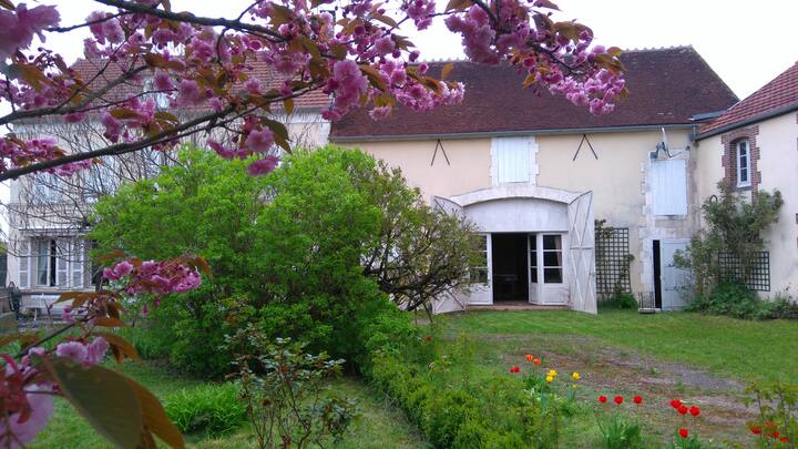 Maison De Charme Fin Xixième Siècle - Chablis