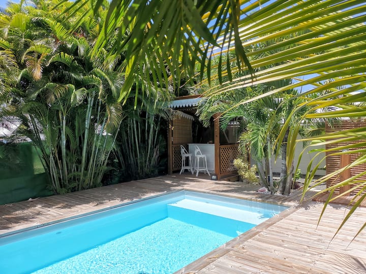 Chalet De Charme, Pour 2 Personnes , Avec Piscine - Saint-François