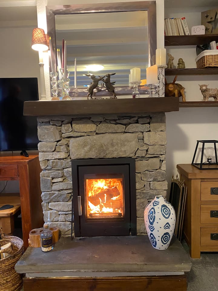 Humphrey Cottage 
Cosy Quiet Cottage By Great Pub. - Grange-over-Sands