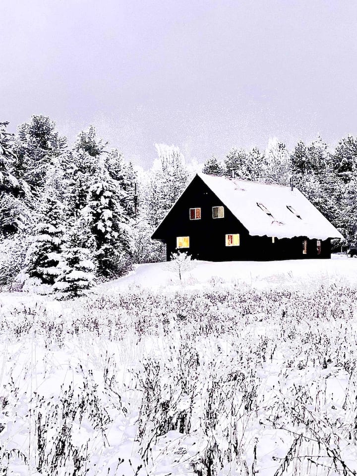 Jay Stay- An 18 Acre Mountain Retreat By Jay Peak - Jay, VT