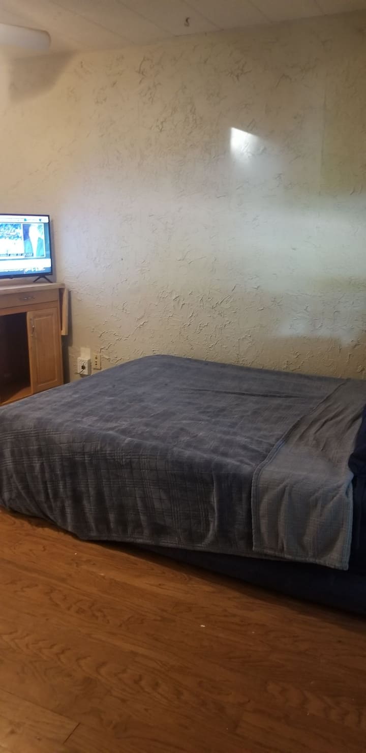 Private Room In Shared Home - Midwest City, OK