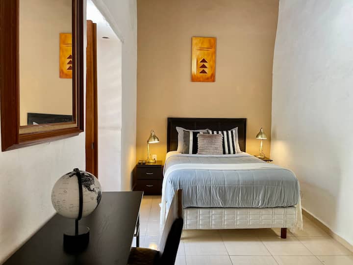 V2•mini Loft Acogedor• Mesa/patio•ubicadísimo - Querétaro