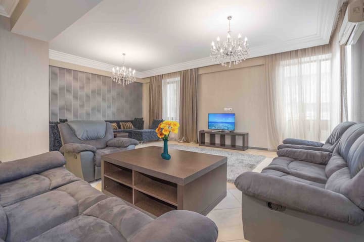 G&a 3 Bedroom Luxe Apartment,near Republic Square - Armenia