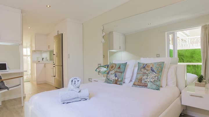 Mthly Discount! Stunning 1 Br Cottage -Sea Point - Camps Bay
