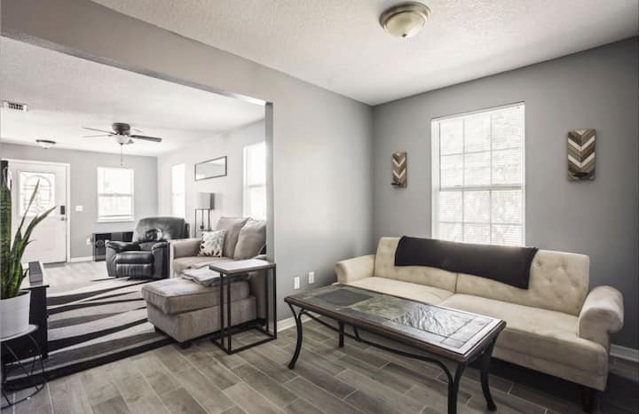 Minutes From Busch Gardens/beach/ybor & Downtown! - Tampa, FL