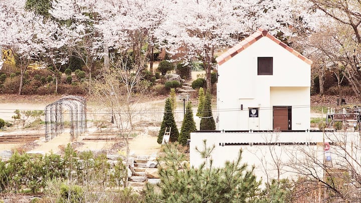 '아네뜨'-살롱드방동
'Annex' Of Salon De Bangdong - Chuncheon-si