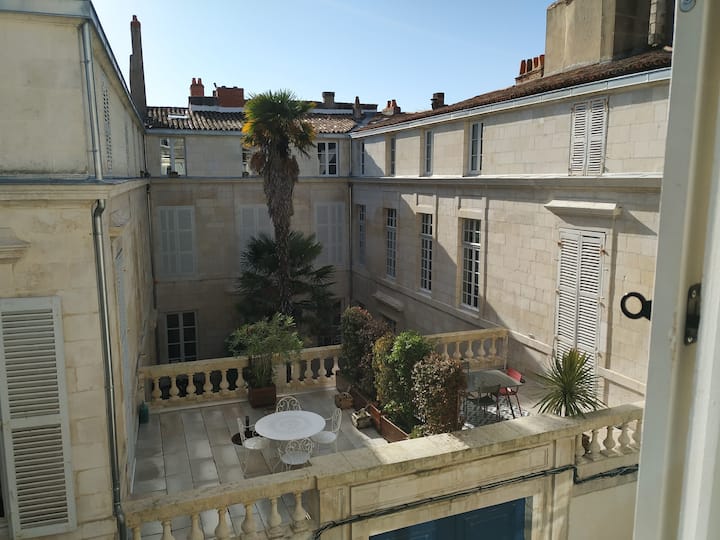 Centre Historique, Superbe Appartement De Charme - La Rochelle
