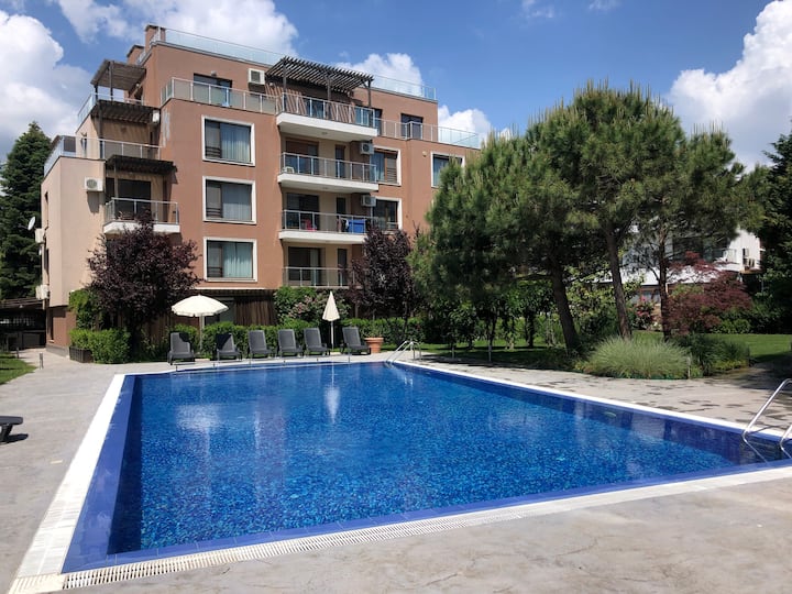 One Bedroom Apartment With A Pool - Varna