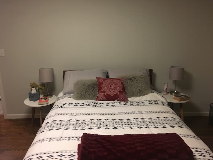 The Mediterranean Room-spacious Guest Room - Beacon, NY