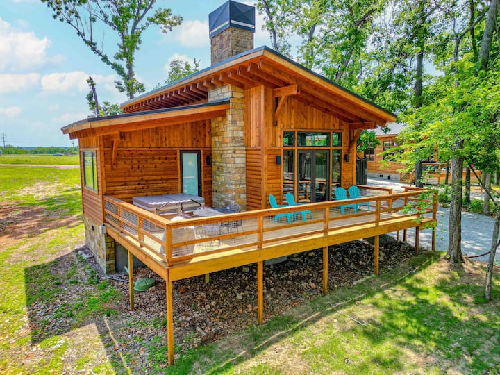 Twin Retreat Cabin 1: Free Golf Cart Summer Promo - Grove, OK