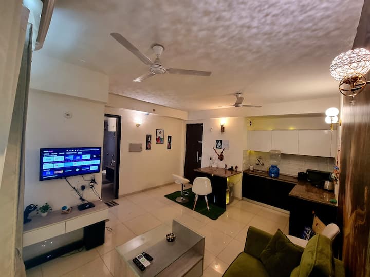 Noida Holiday Rentals & Homes - Uttar Pradesh, India | Airbnb