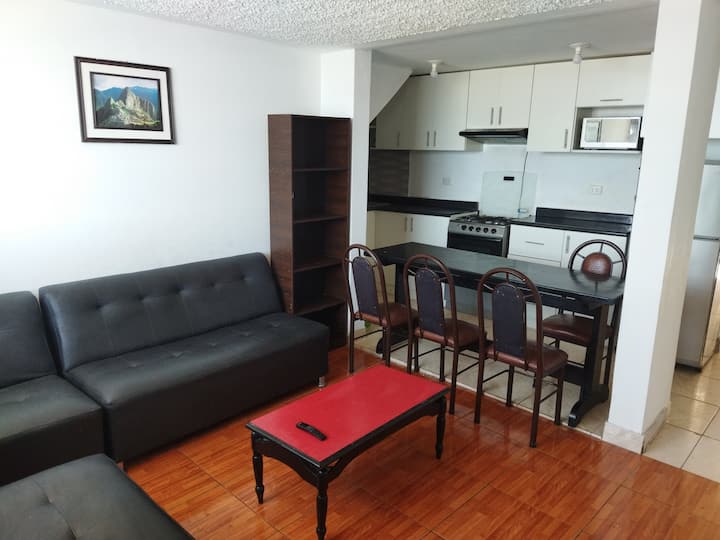 Alojamiento 80m2 Con Cochera - Ilo