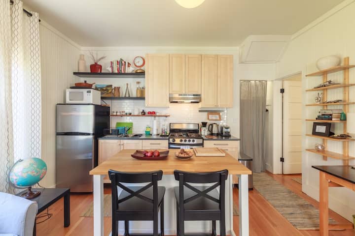 Grandmas Bi-coastal Retreat - Berkeley, CA