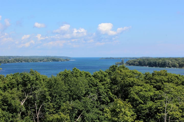 Beautiful View Of Smith's Bay With Pool & Hot Tub - Prince Edward
