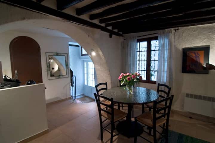 Spectacular Location In Old Antibes - Antibes