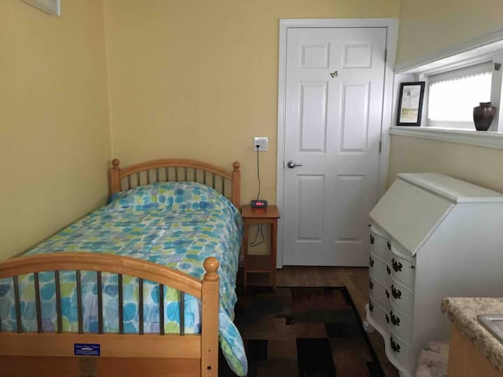 Studio For Female, With Private Entrance And Bath. - Issaquah, WA