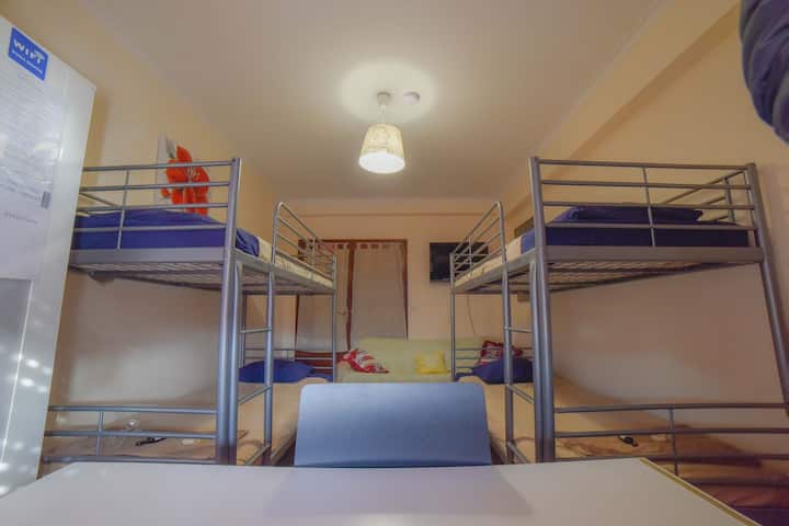 Quarto Com 4 Camas (Beliches+ 1 Sofá-cama) - Porto
