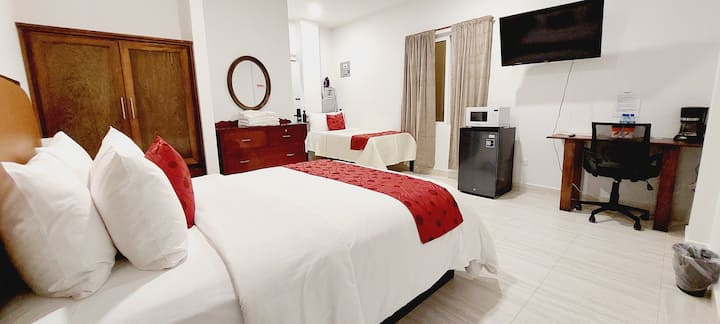 Family, 1 Bedroom; 1 Queen 1 Twin Bed + Parking. - Belize