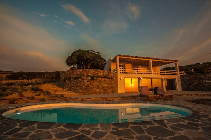 Villa Uriah With A Balcony - Paros