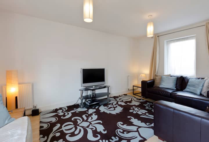 Bracknell Lovely Ensuite Room - ブラックネル