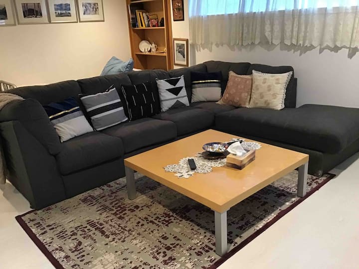 Big Bright Beautiful 2 Bedroom Private Apartment - Toronto