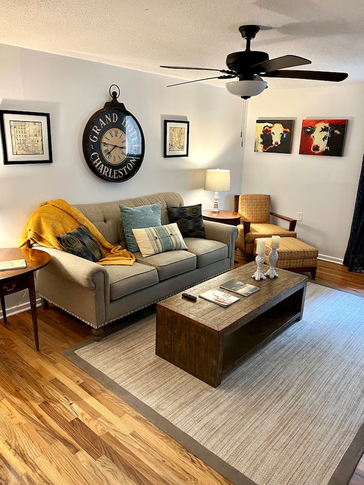 Hill House - Unit A 
Cottage Retreat Near Downtown - Macon