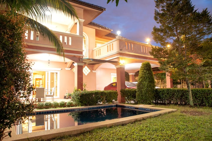 Relaxing 3 Bed Pool Villa, Pattaya
放鬆 3 房泳池別墅,芭堤雅 - Pattaya