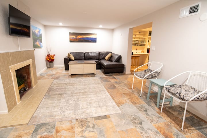 Private Suite Close To Downtown - Colorado Springs, CO