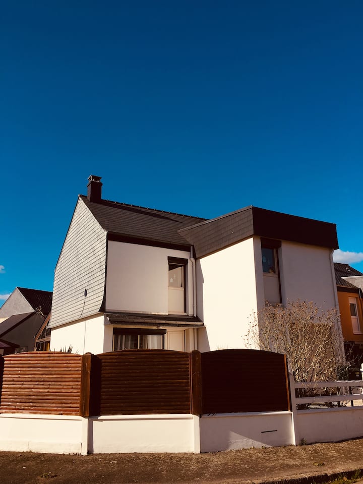 Maison Bretonne Avec Jardin Et Terrasse. - Saint-Thurial