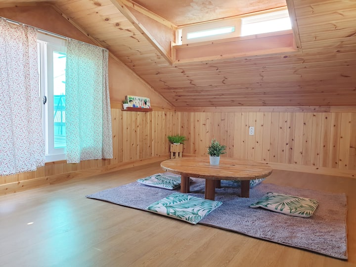 서녘거리)애월감귤마을독채/방2개+다락방+테라스/bbq용품 - Jeju-si