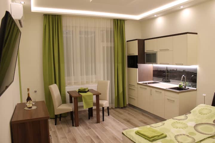 Lovely Place In The Heart Of City - Budapest