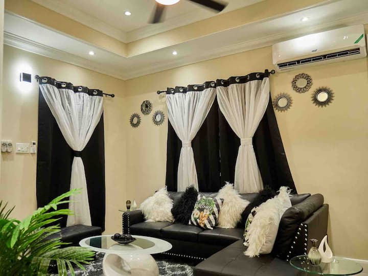 Cozy Luxury Ocean Pointe With Swim Pool & Parking - Jamaica
