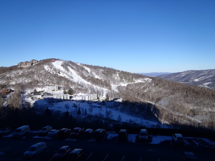 Magnificent Views Of Ski Slope - Sugar Mountain, NC