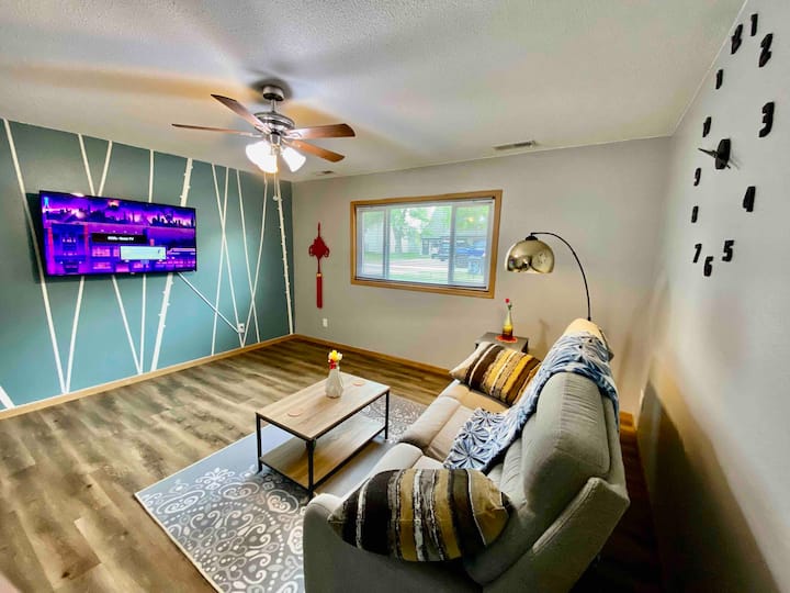 Lovely 2-bedroom Apartment Remodeled - Council Bluffs, IA