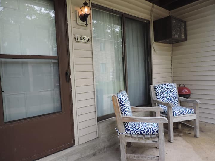 Private, Quiet First Floor Condo In New Berlin - Brookfield, WI