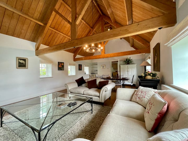 A Cosy Cotswold Retreat On A Private Estate - Stow-on-the-Wold