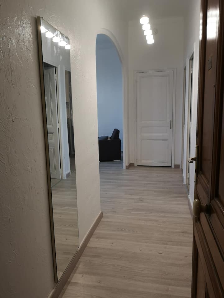 Séjournez Dans Un Quartier Ancien De Cannes - Cannes