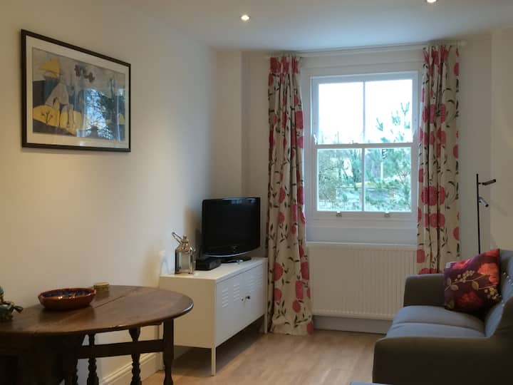 Lovely 1 Bed Flat  - From £60 (3 Nights Minimum) - London