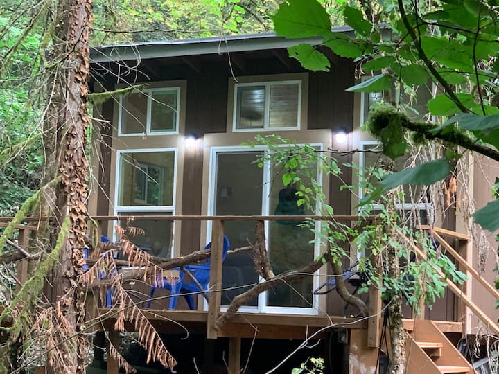 Sasquatch's Tiny Tree Home On Bear's Creek - Portland, OR
