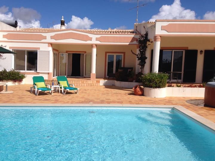 Beautiful Villa With Hot Tub & Wifi Near Carvoiero - Lagoa