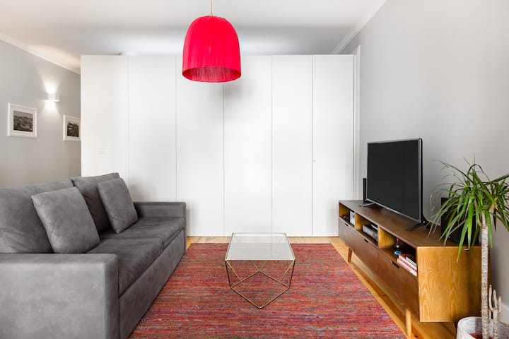 Vintage Apartment In Revitalized Historical Building - Porto