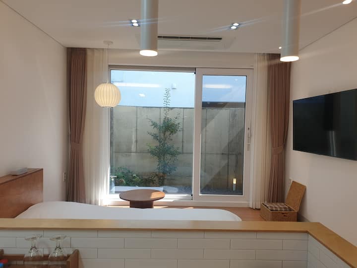 애월신축2인실:시골마을의스테이,개인마당,야외족욕_하가로트리102호 - Jeju-si